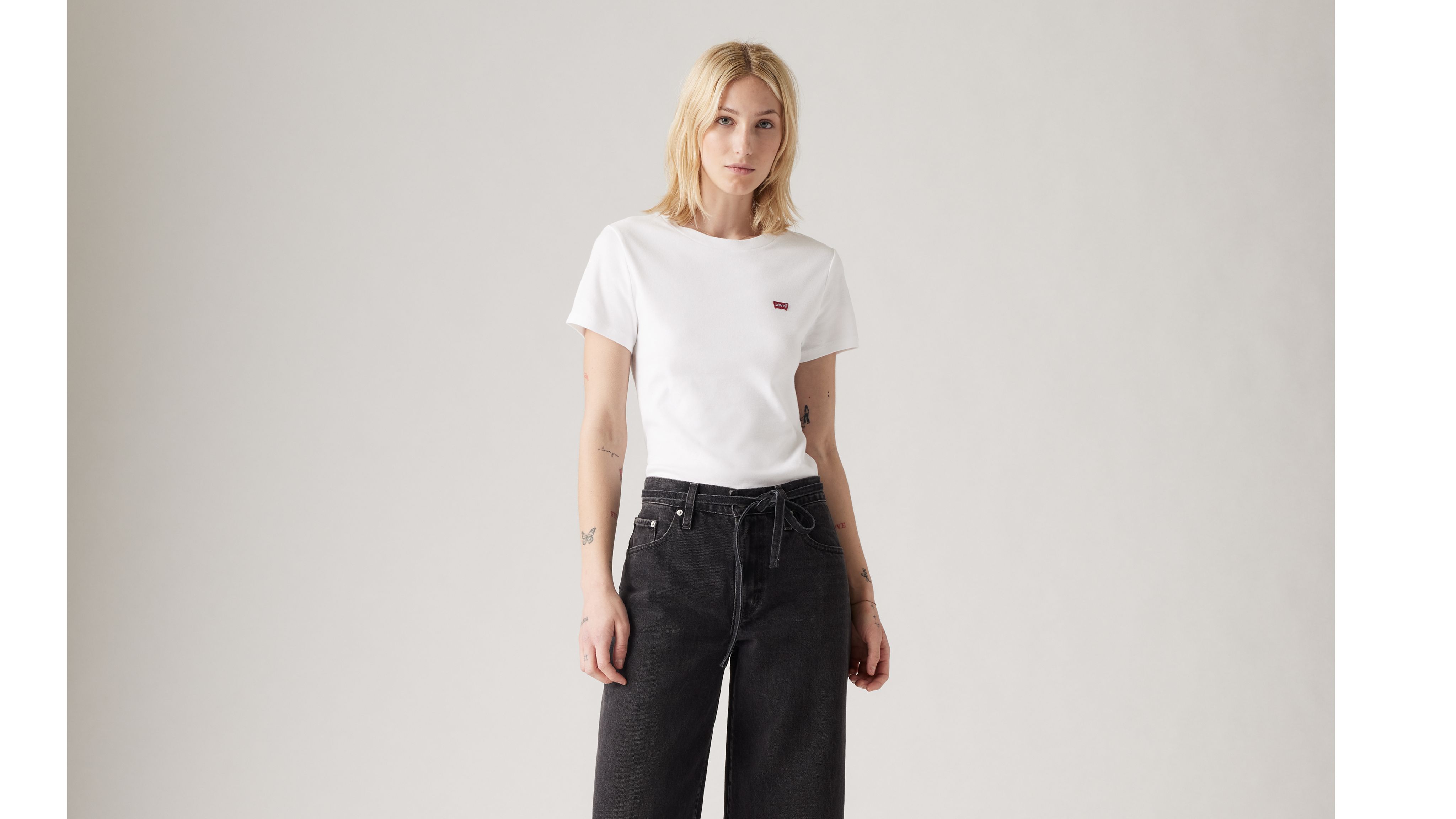 Essential Housemark Tee - White | Levi's® SM