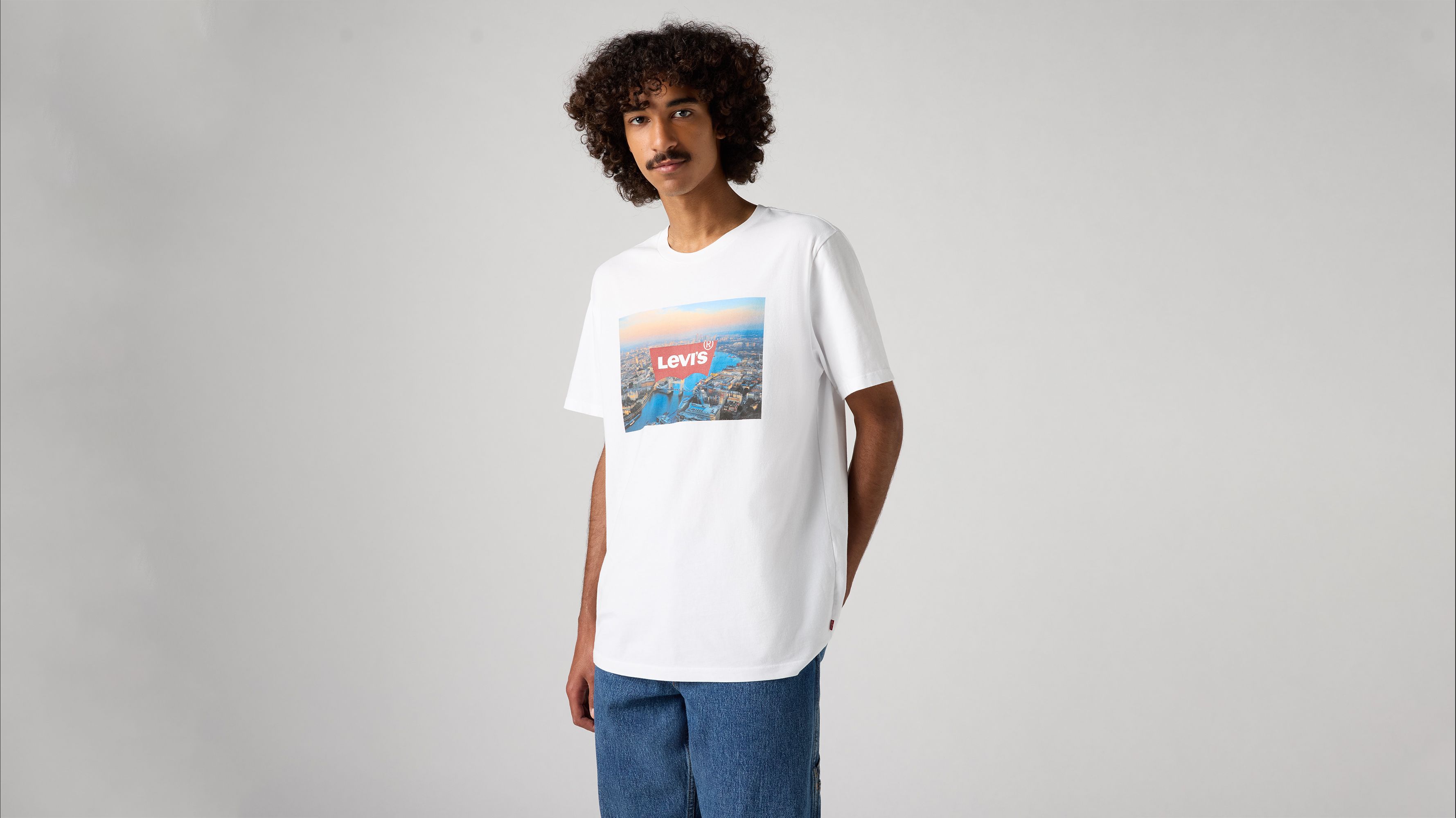 Destination Batwing Tee - White | Levi's® RO