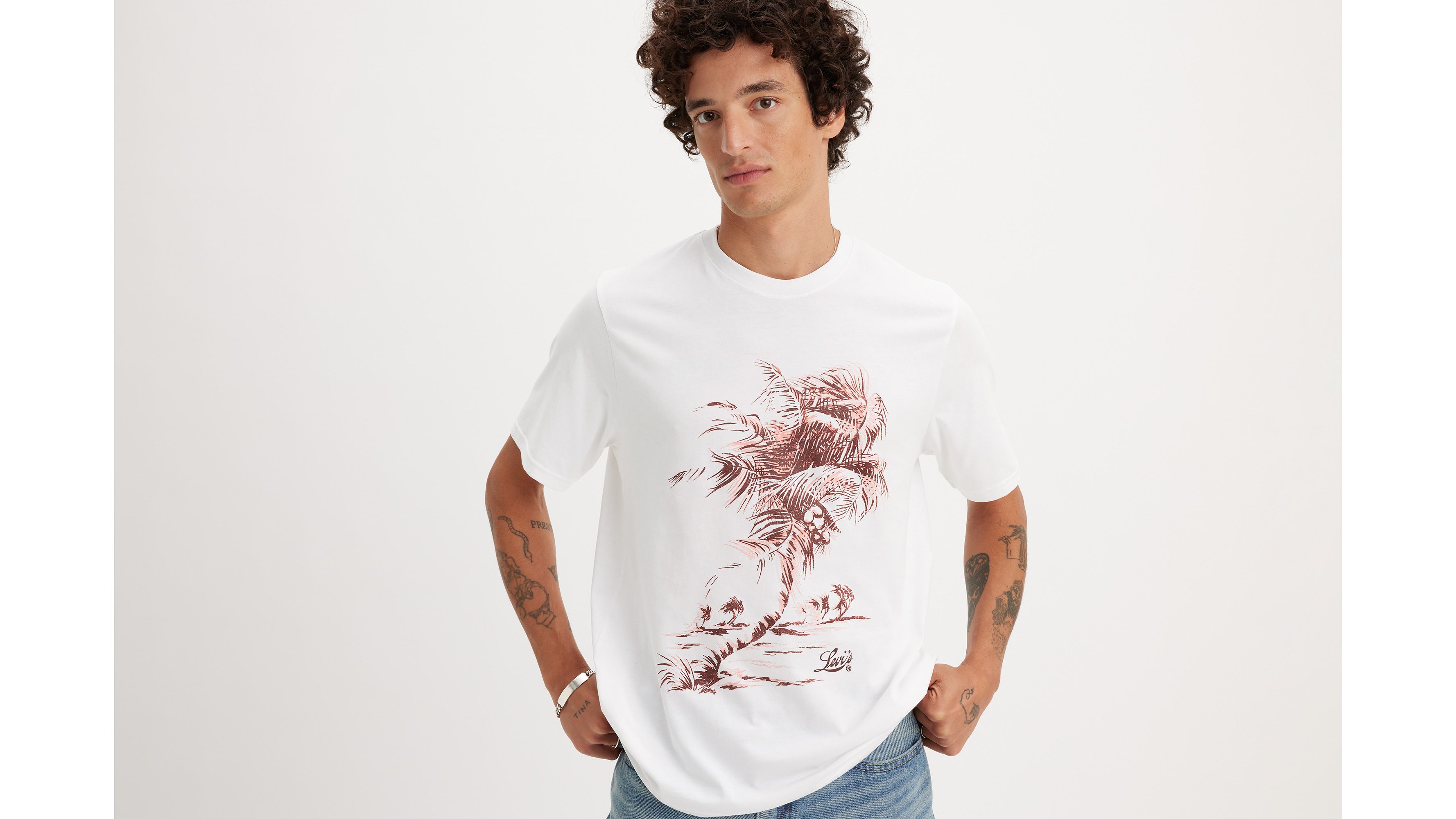 Relaxed Fit Graphic Tee - White | Levi's® GR