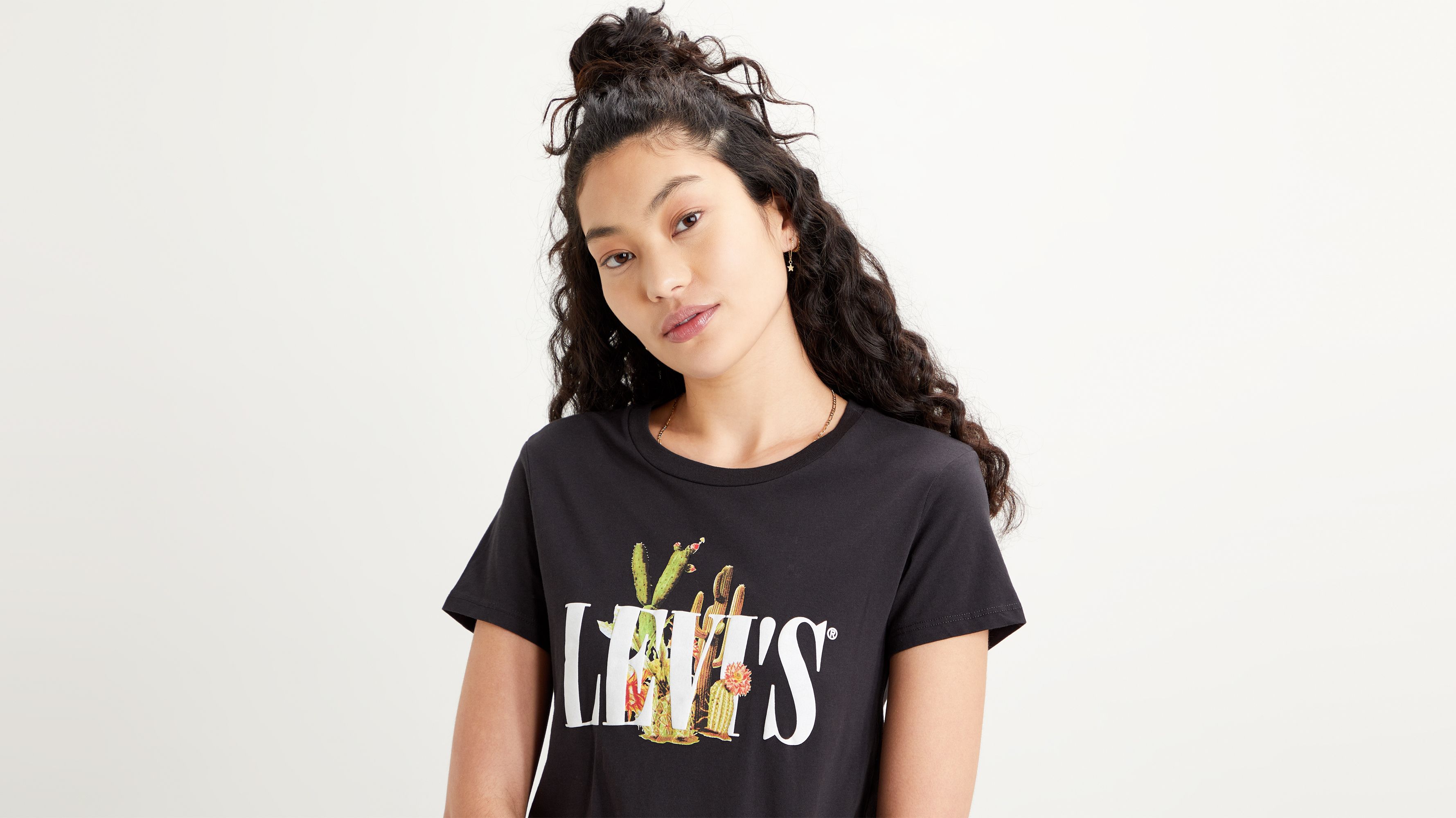 Serif Logo Perfect Graphic Tee Shirt - White | Levi's® US