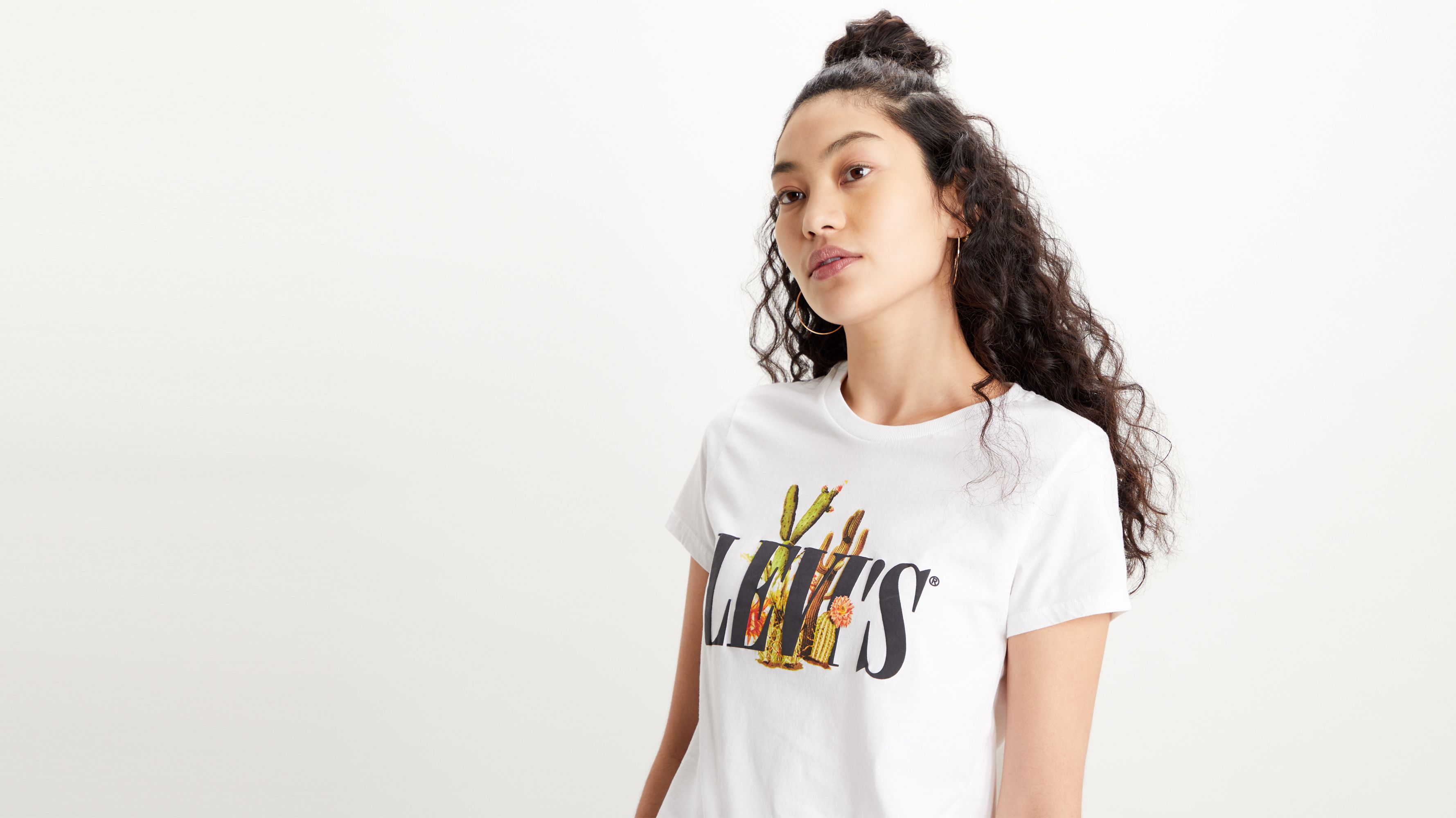 Levi's® Logo Perfect Graphic Tee Shirt - White | Levi's® US