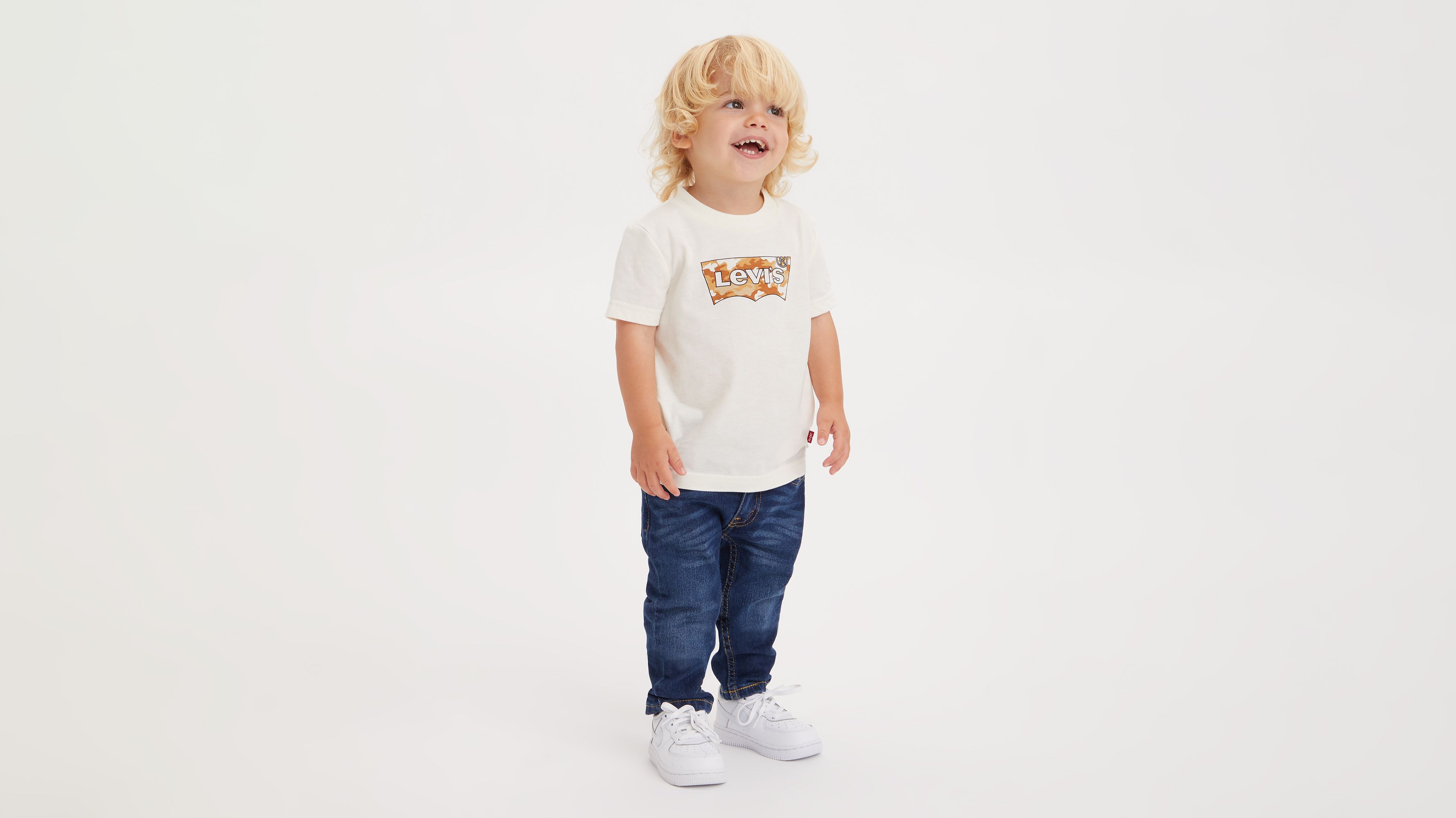 Batwing Graphic Tee Shirt - Neutral | Levi's® IT