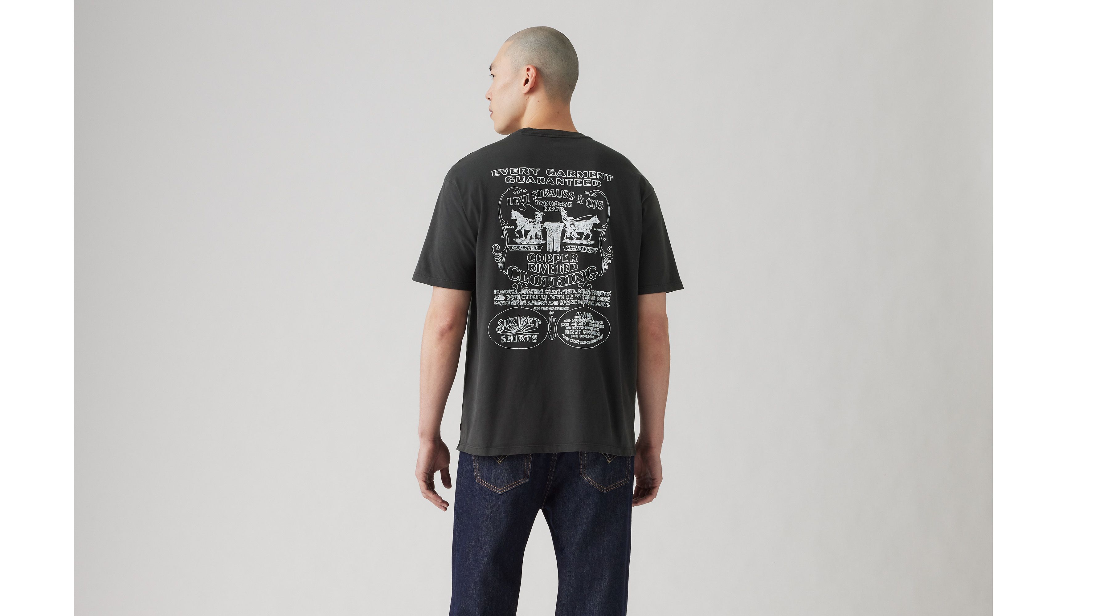Vintage Fit Graphic Tshirt - Black | Levi's® CA