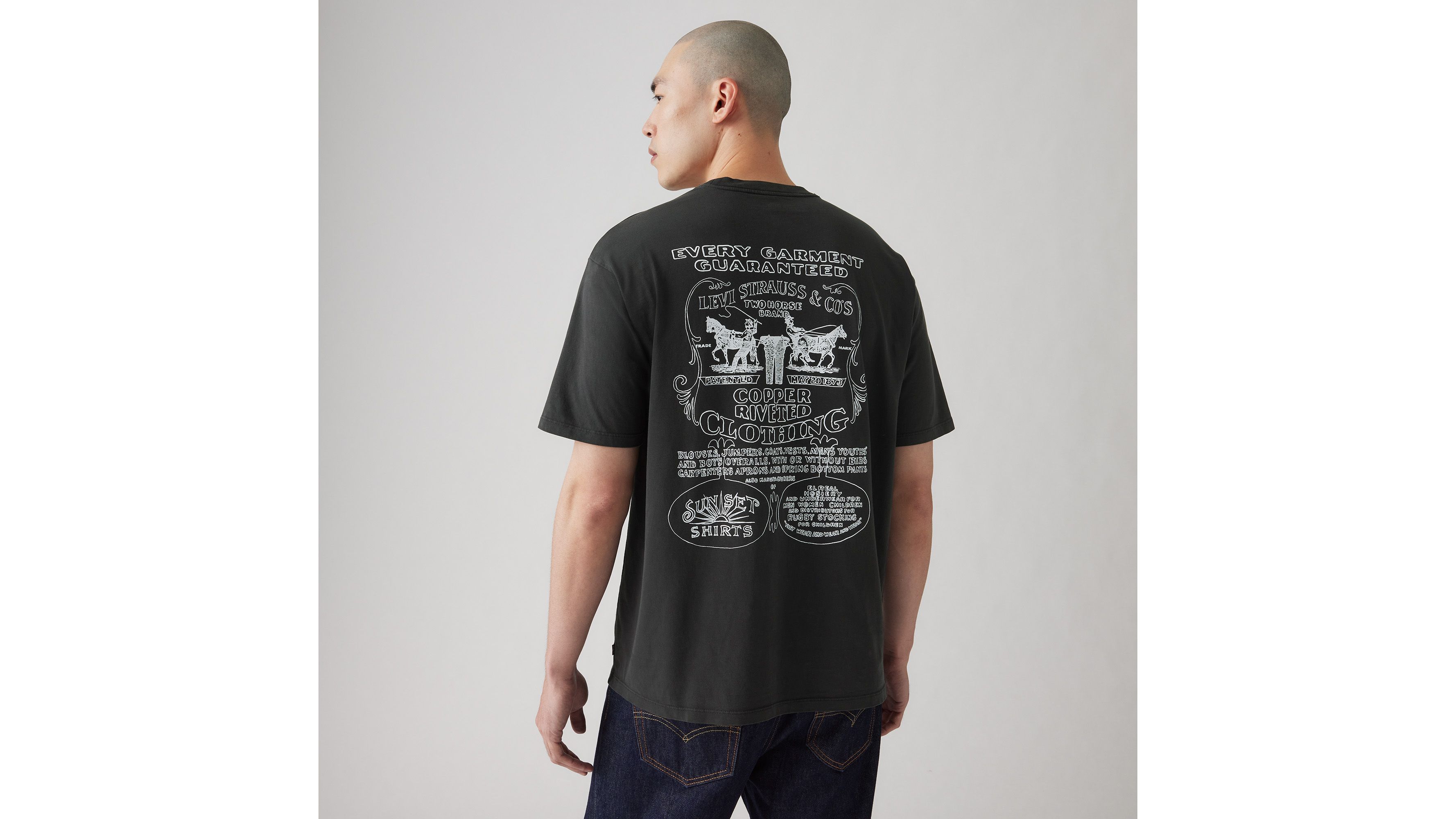 Vintage Fit Graphic Tshirt - Black | Levi's® CA