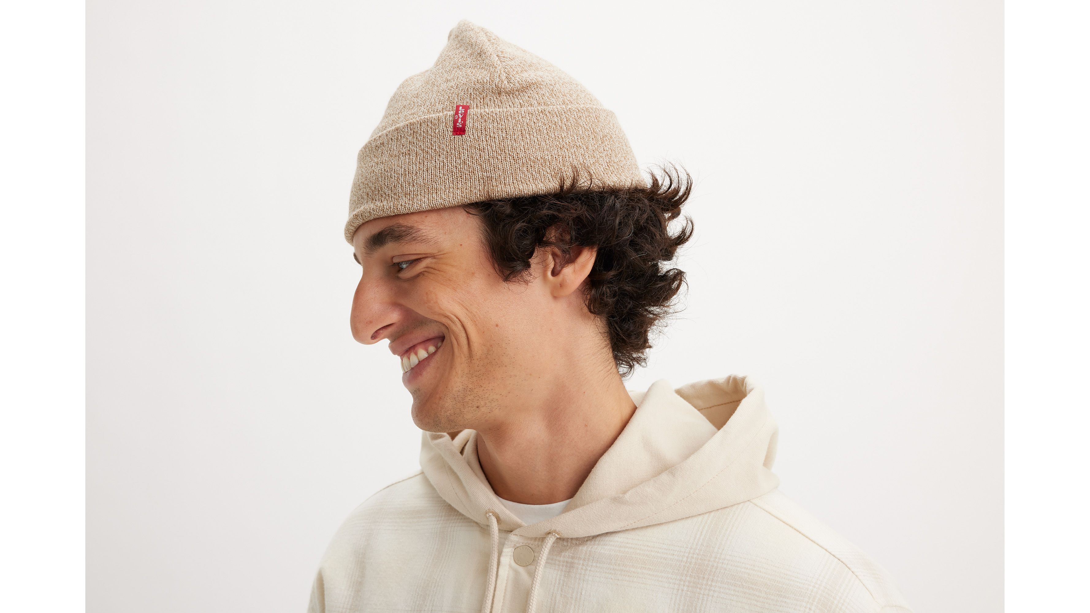 Gorro Levi's® Red Tab™ Slouchy - Crema | Levi's® ES
